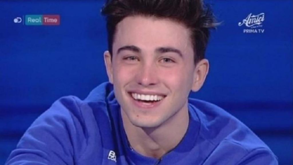 Vi ricordate Riki Marcuzzo di Amici? Oggi è stato beccato mano nella ...